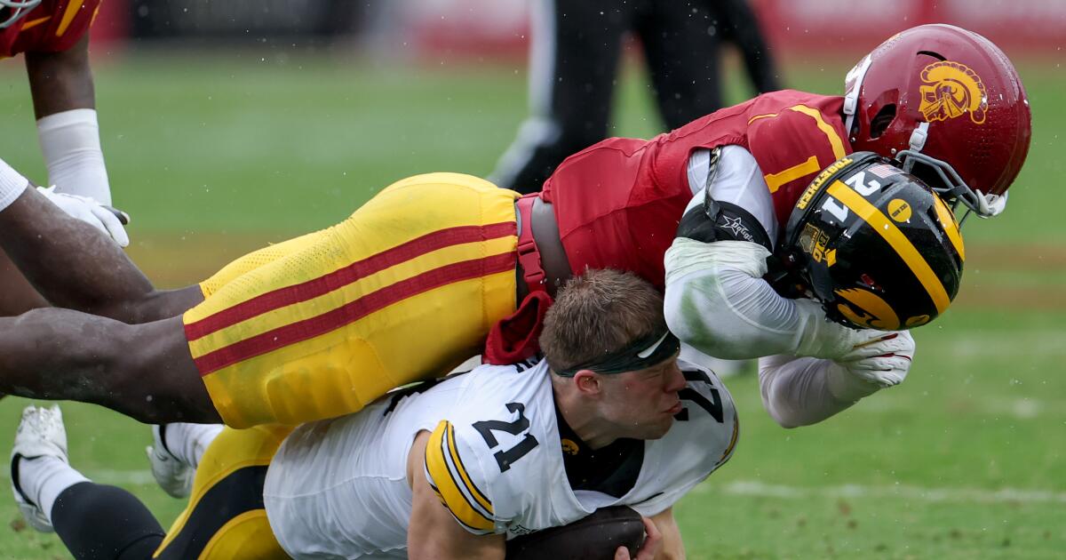 USC mantiene vivas sus esperanzas de playoffs con una pelea reñida ...