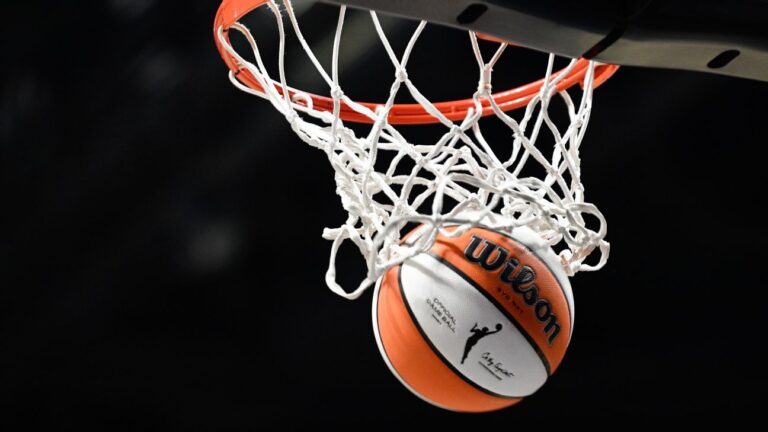 Kelsey Plum ve la candidatura de la WNBA como una “victoria”, pero las ...