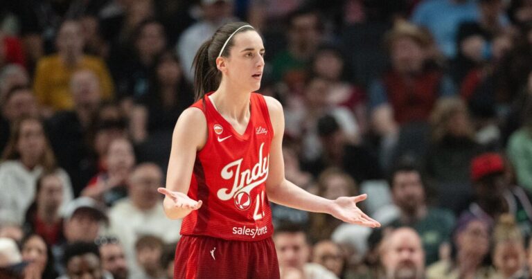 Caitlin Clark y Stephanie White hablan sobre el momento ‘tenso’ en el ...