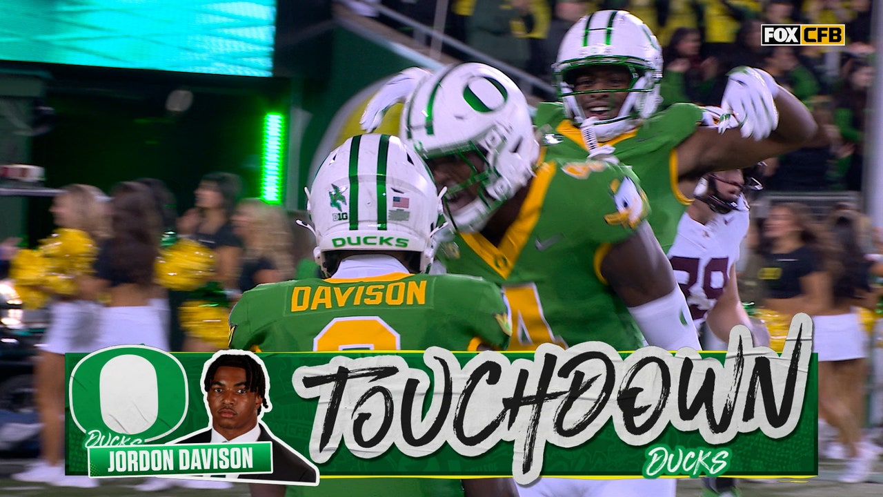 ¡VISITA A DOMICILIO! Jordon Davison de Oregon corre para un touchdown ...